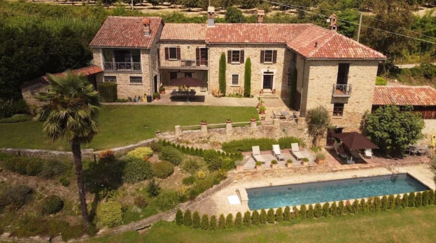 Book smuk rustik villa i hjertet af landet